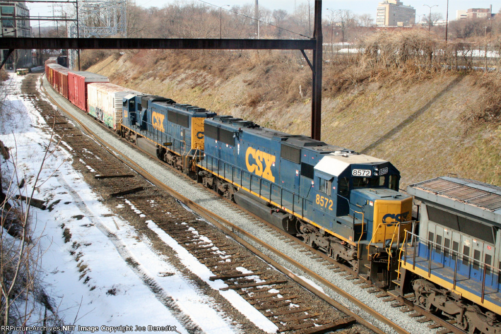 EMD trailers on Q300